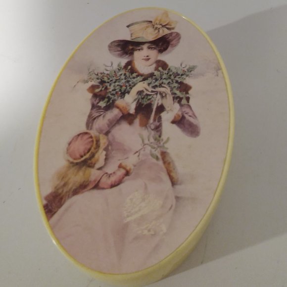 Accents | Yellow Plastic Powder Talc Container Wlid Vintage | Poshmark